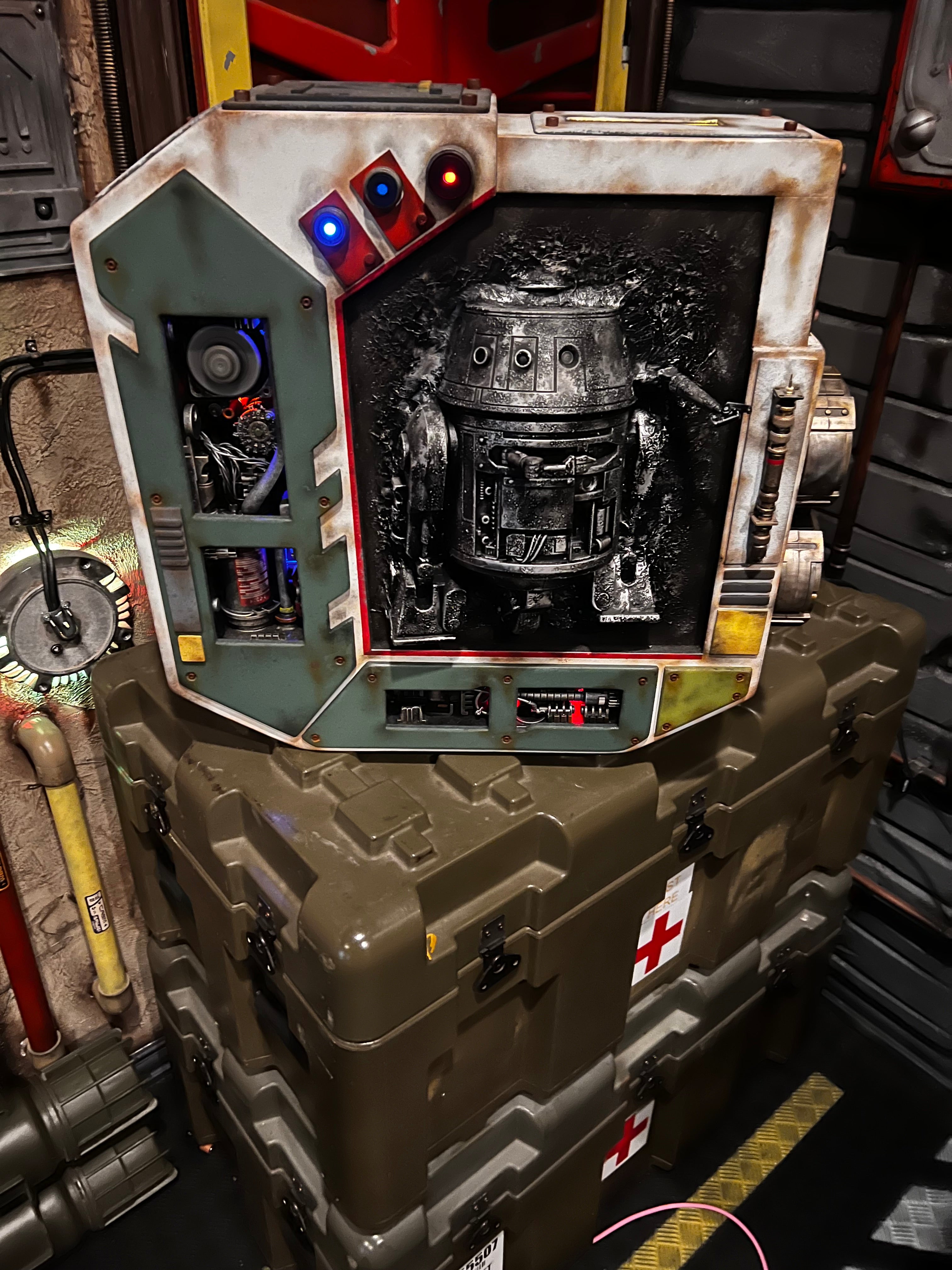 Mini chopper droid frozen in carbonite – Props and Villainy
